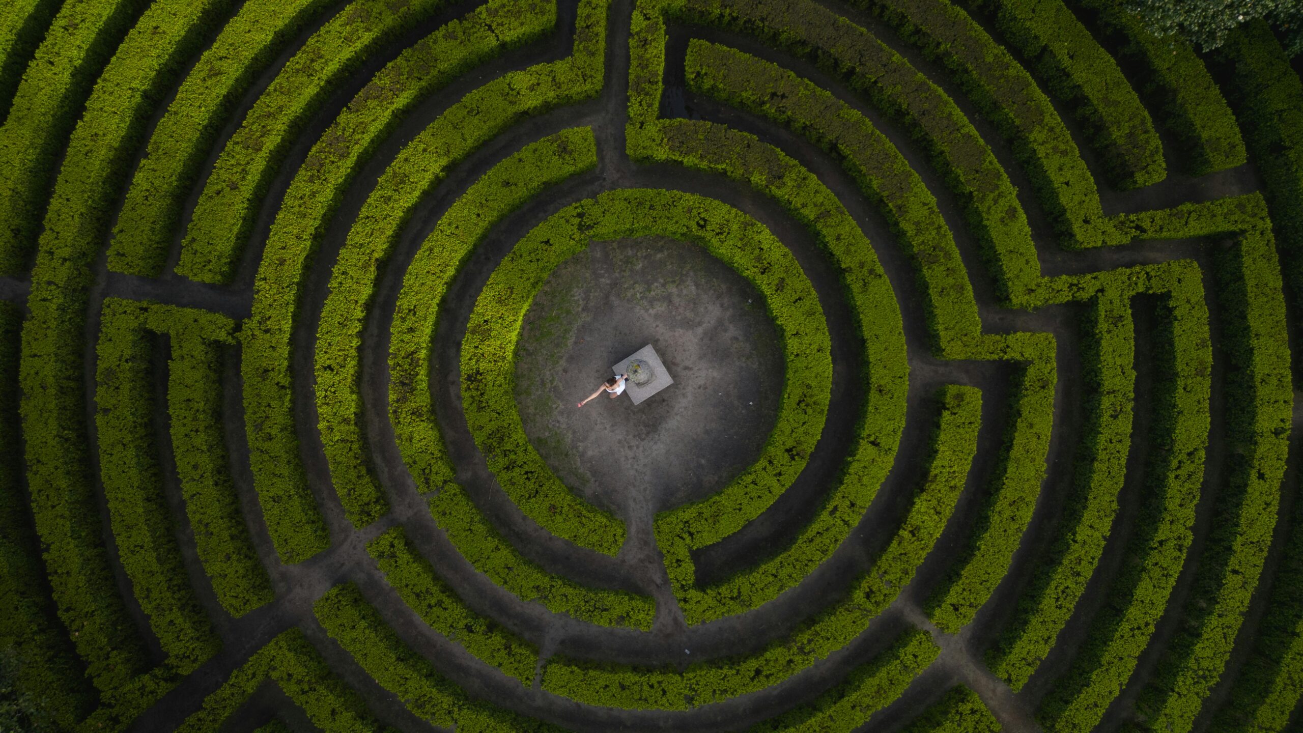 So bahnst du dir den Weg durch das Trauerlabyrinth